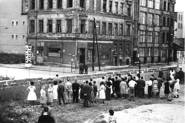 A berlini fal - Hogyan Történt Magazin